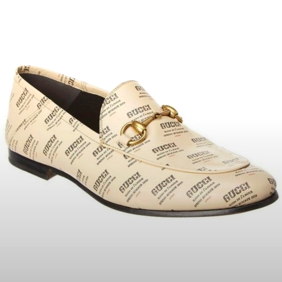 Gucci | Shoes | Gucci 8 4 Beige Gold Apollo Stamp Print Slipon Loafers ...